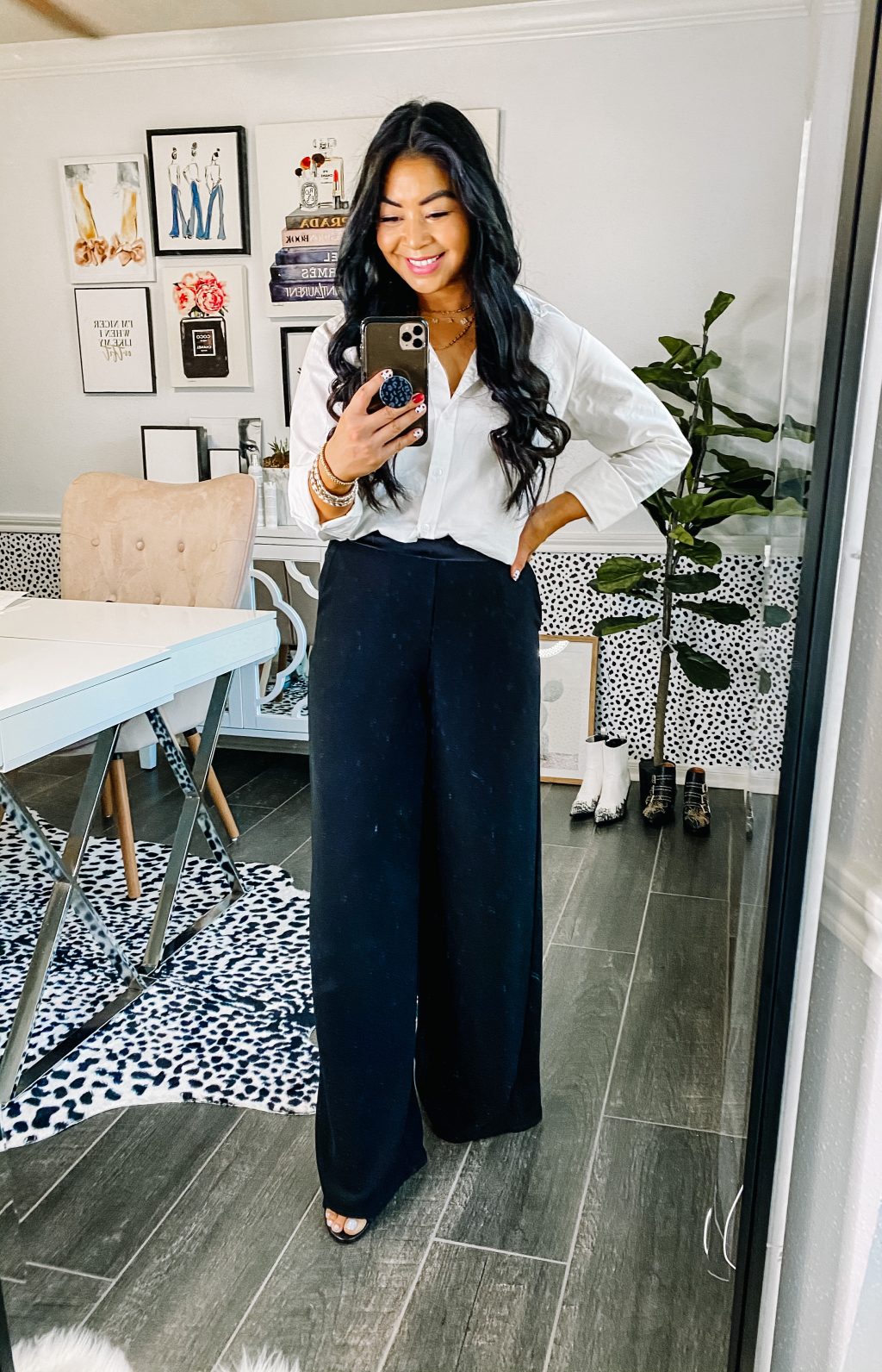 20 Ways To Style A Classic Button Down Top - Roselyn Weaver