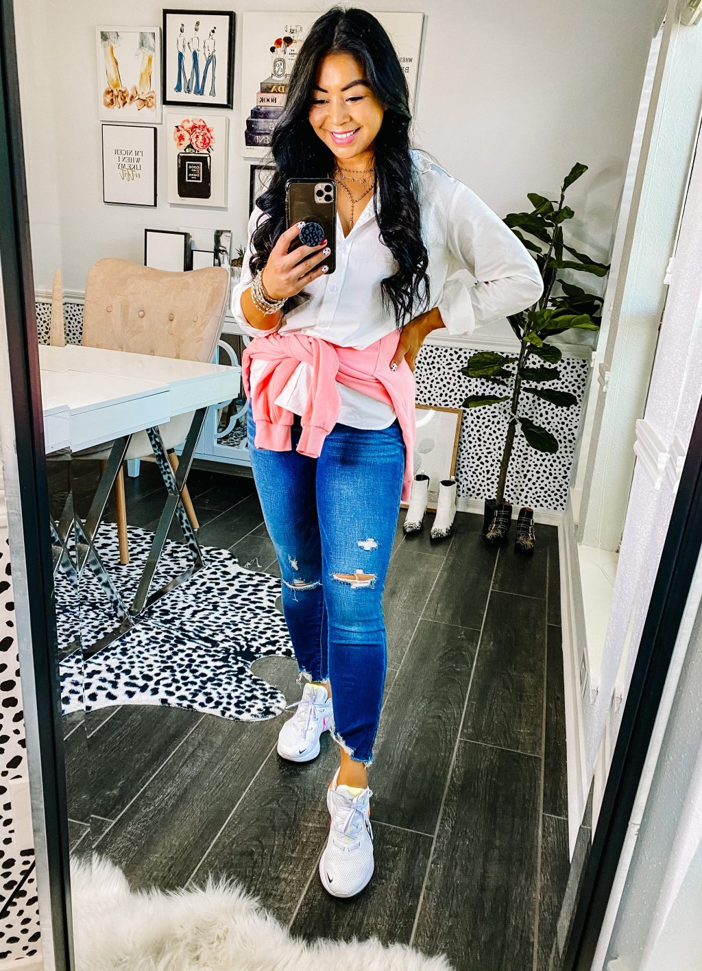 20 Ways To Style A Classic Button Down Top - Roselyn Weaver